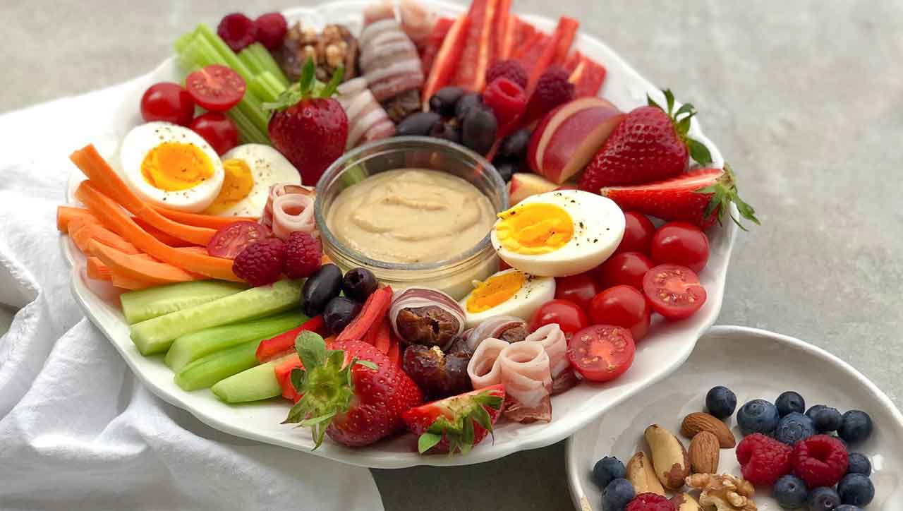 Paleo Snack Platte: bunt, knackig, frisch naschen - Paleo360.de